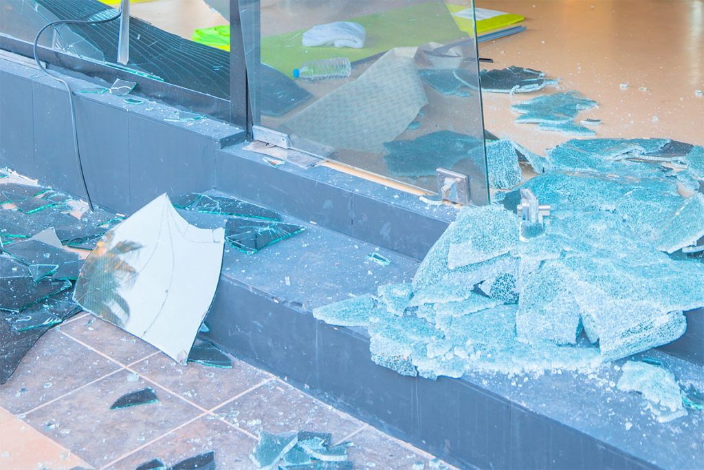 10 Astonishing Facts About Garry Hoy, Who Accidentally Jumped Out Of A ...