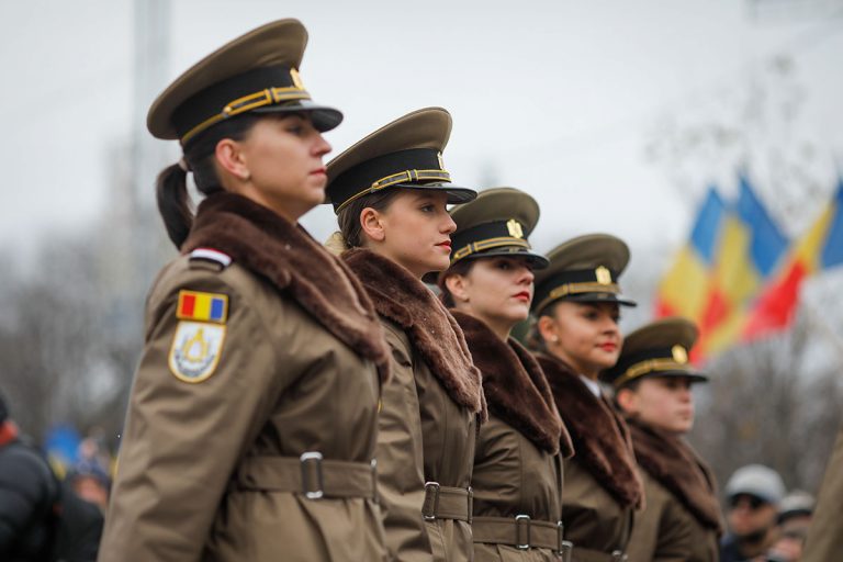 10 Countries From Around The World With Stunning Female Soldiers