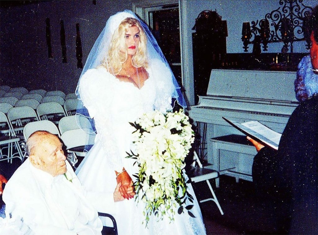 10 Outlandish Details Surrounding Anna Nicole Smith Who Married An 89